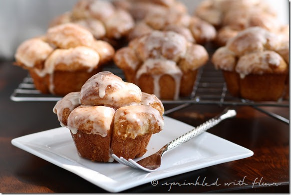 Cinnamon Bubble Buns - Sprinkled with Flour